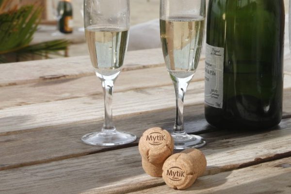 Diam corks popular for sparkling wines – The Real Review